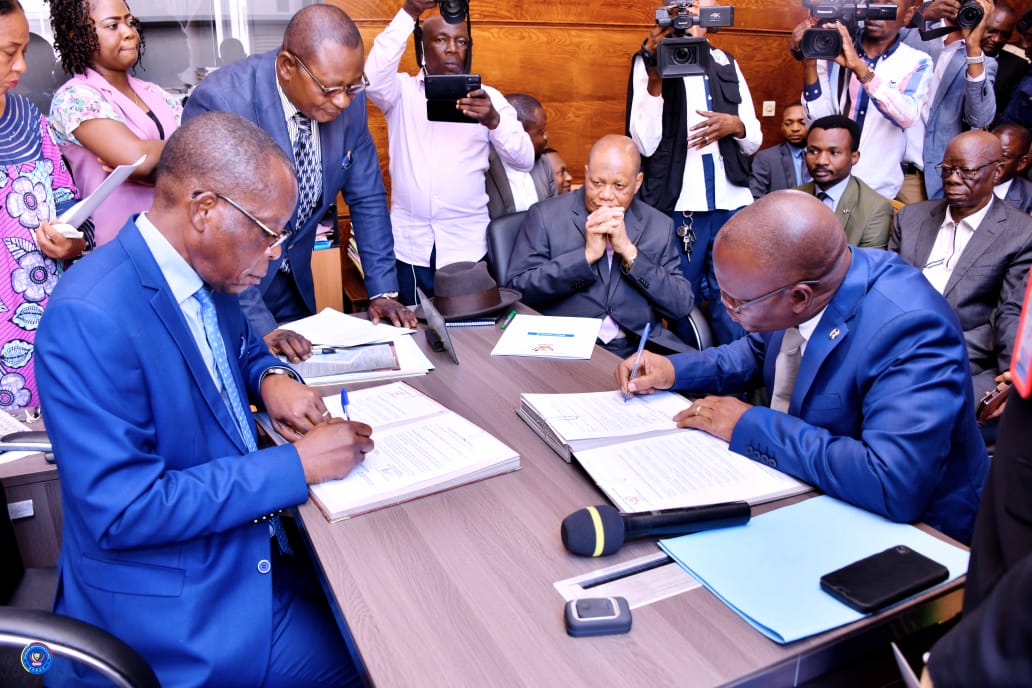 LE NOUVEAU SECRETAIRE GENERAL DU SENAT PREND OFFICIELLEMENT SES FONCTIONS